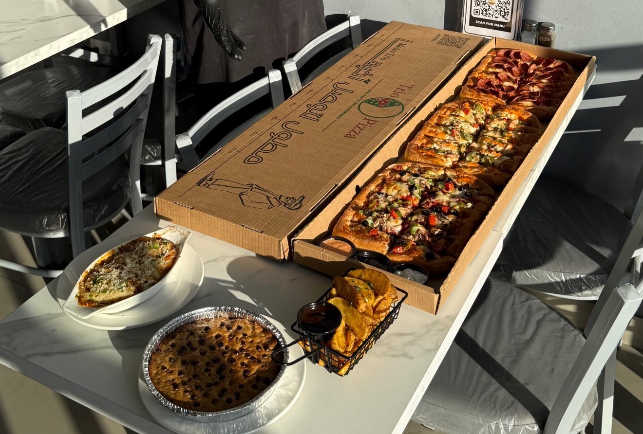 We've Found a Huge Meter-Long Pizza in Amman! How Much Does It Cost ...